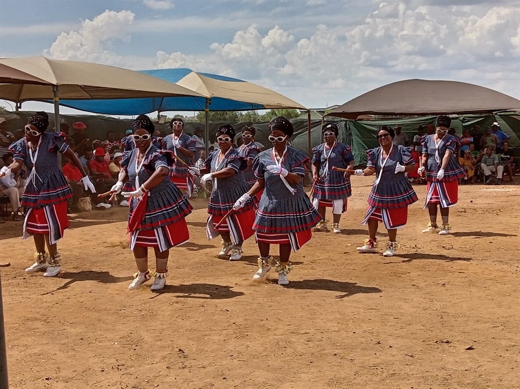 Traditional dancers rock kasi streets! | Daily Sun