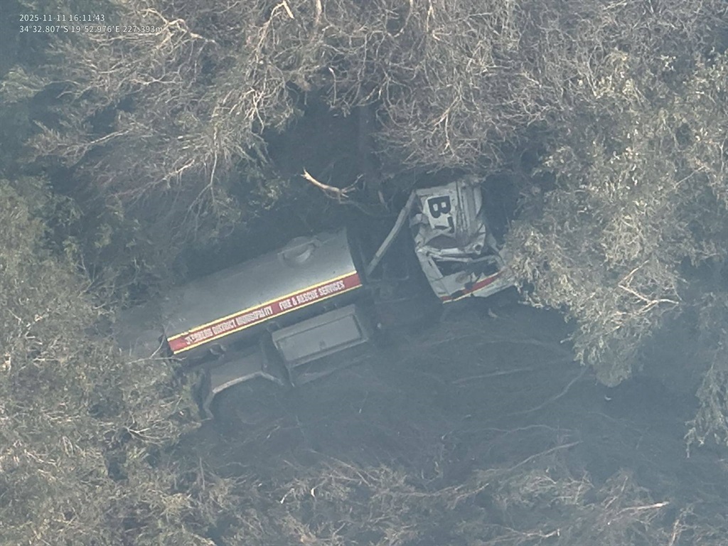 Firefighters hospitalised after freak crash! | Daily Sun