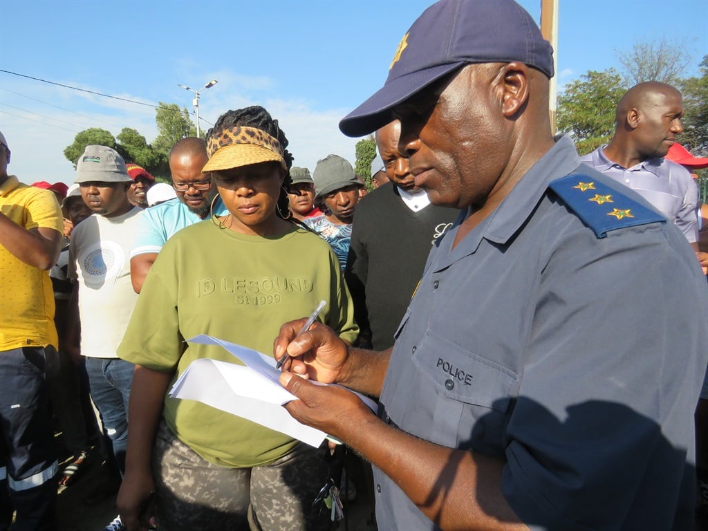 WATCH: Scholar drivers gatvol with amagata! | Daily Sun