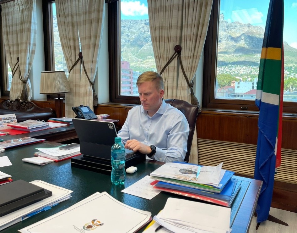 Minister 'splashes' R350k on work trip with lover! | Daily Sun