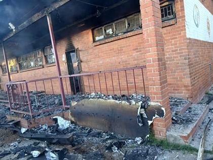Mysterious fire eats kasi school! | Daily Sun