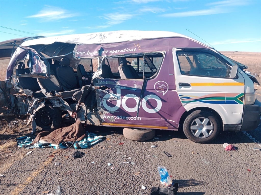Horror crash leaves three DEAD! | Daily Sun