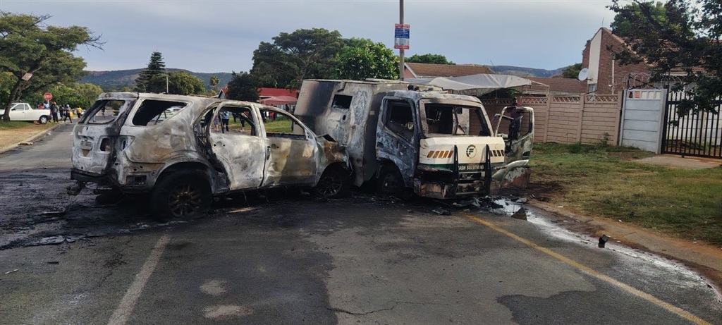 WATCH: Chaos erupt as tsotsis hit cash van! | Daily Sun