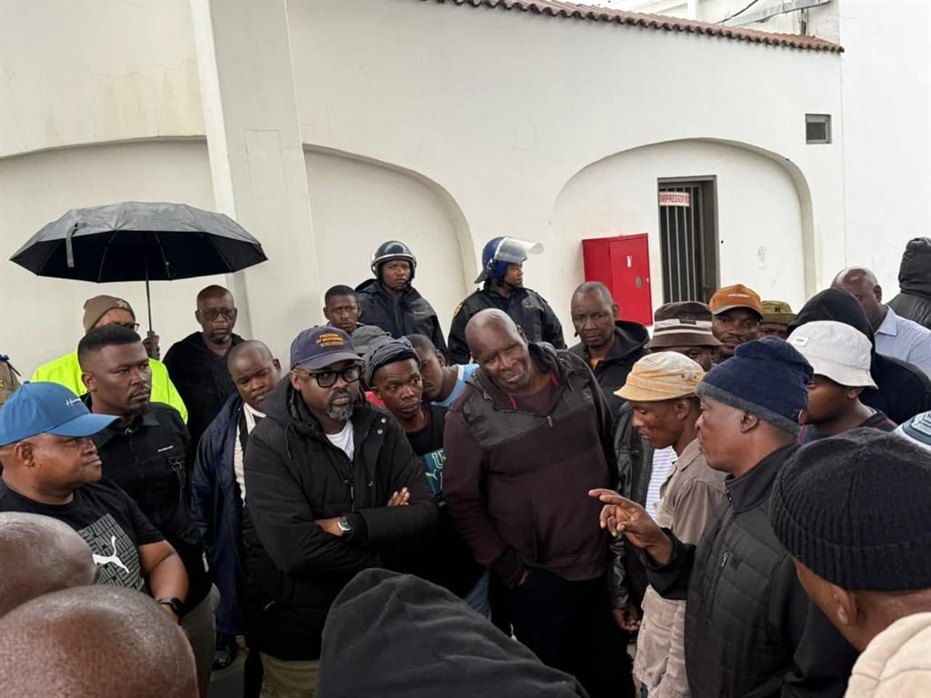 Taxi shutdown called off after crisis meeting | Daily Sun