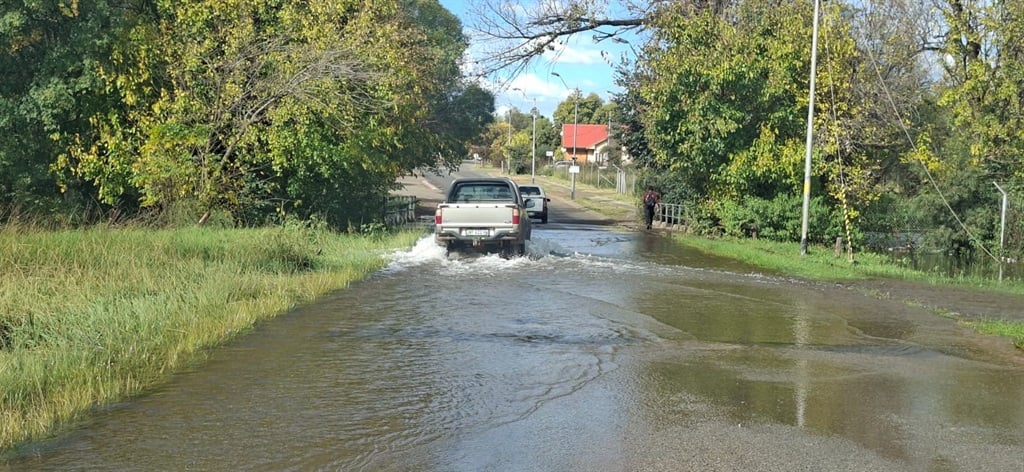 WATCH: Flood chaos shuts down major North West roads! | Daily Sun