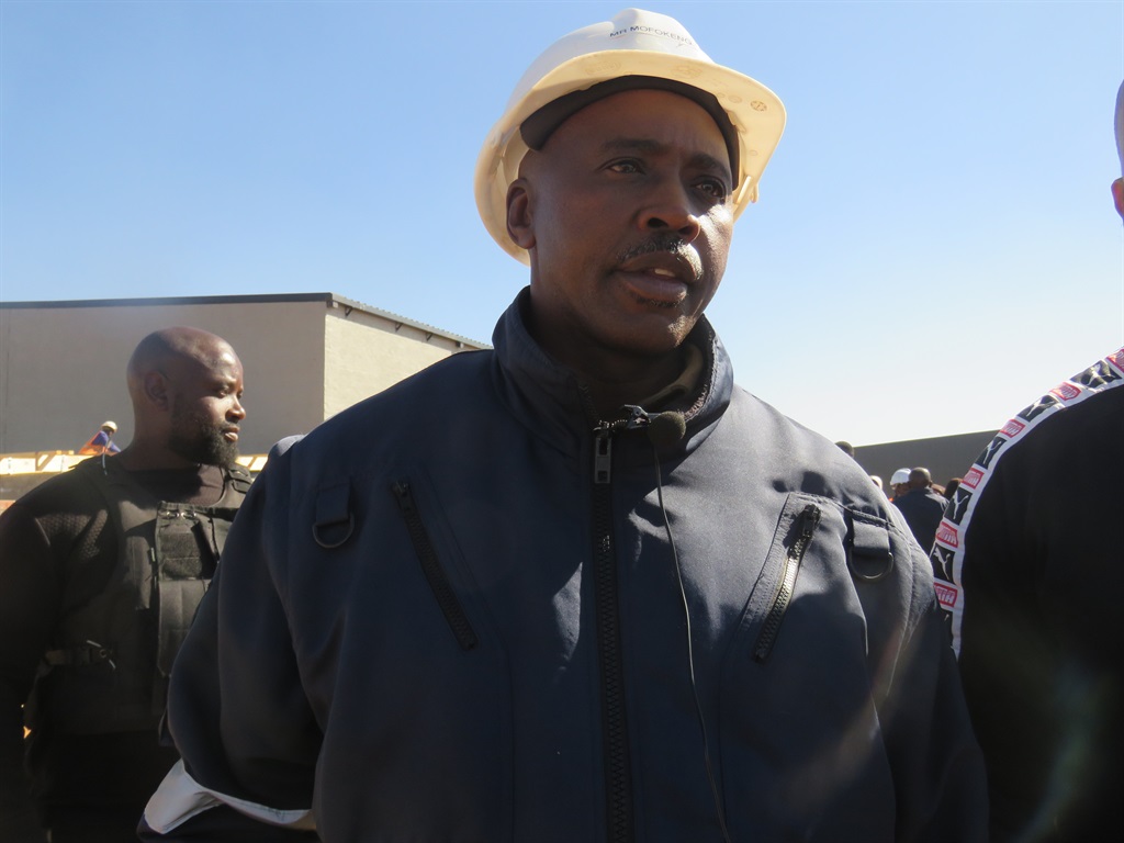 WATCH: Chaos as desperate youth storm new mall for jobs! | Daily Sun