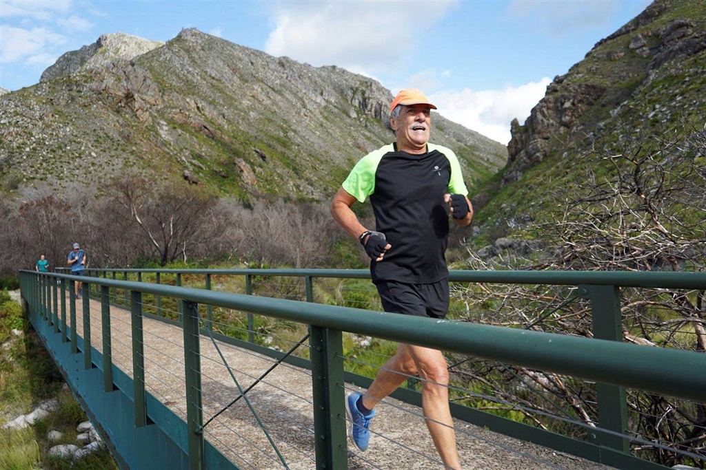 Schalk Hoon (73) van Somerset-Wes - wat in 1966 begin draf het - is ...