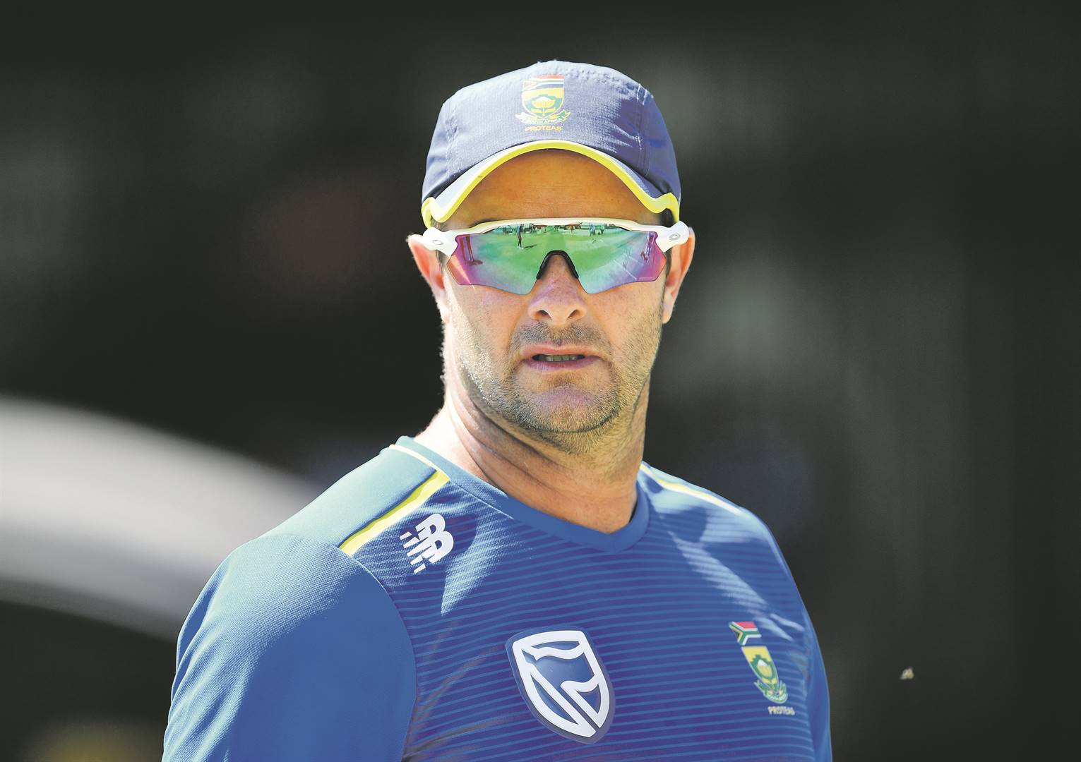 Mark Boucher, die Proteas se afrigter, word deur Krieket SA van “growwe ...