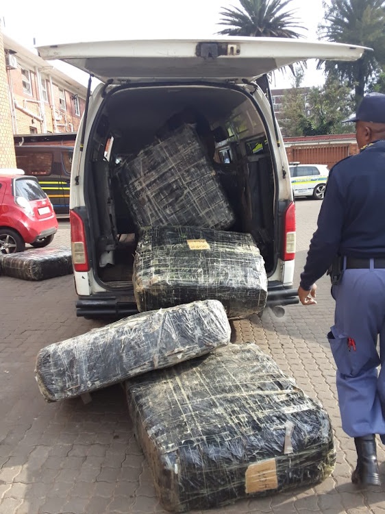 Die SAPD in Ekurhuleni het Donderdag twee minibustaxi's op die N12 ...