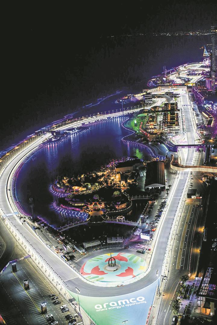 Formule Een: Lewis lam, Pérez vat laat vlam | Netwerk24