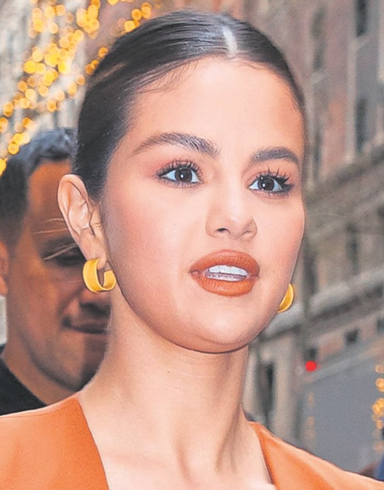 Selena se plan: merch teen virus | Son