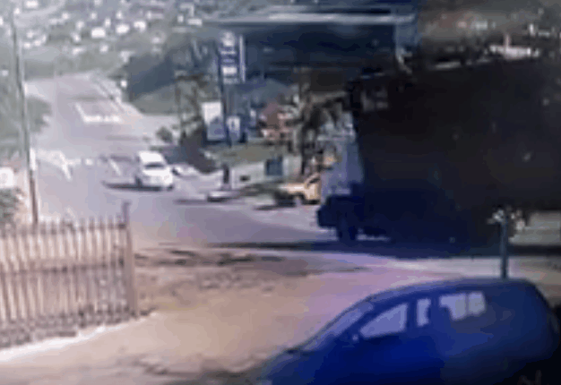 Don't speed around corners: Truck rollover filmed in KwaZulu-Natal | News24
