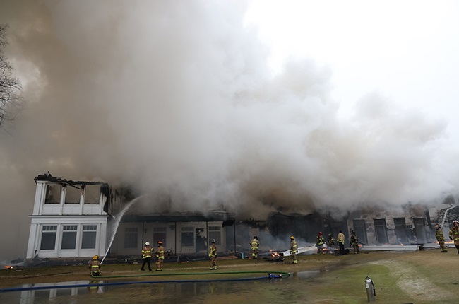 Clubhouse catches fire at major golf venue Oakland Hills | News24
