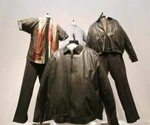Soprano's wardrobe whacks buyers at NY auction | Life