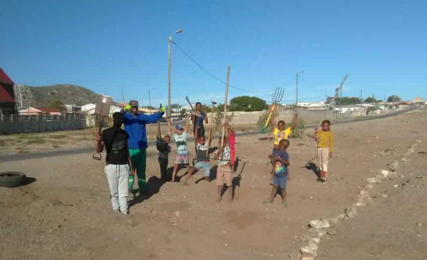 Inwoners maak reg vir kinders | Netwerk24