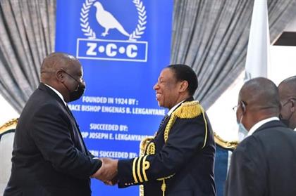 Wacha Mkhukhu: Ramaphosa visits ZCC for prayer! | Daily Sun
