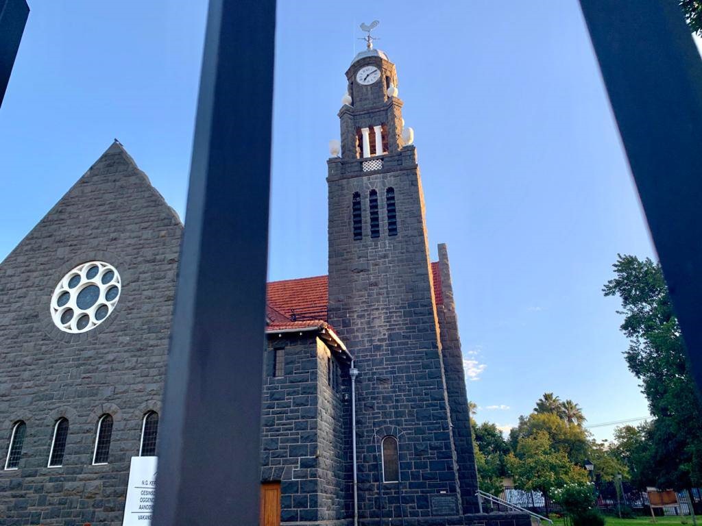 Sondag om 07:00 het 12 kerkklokke in Bloemfontein weer gebeier ná 'n ...