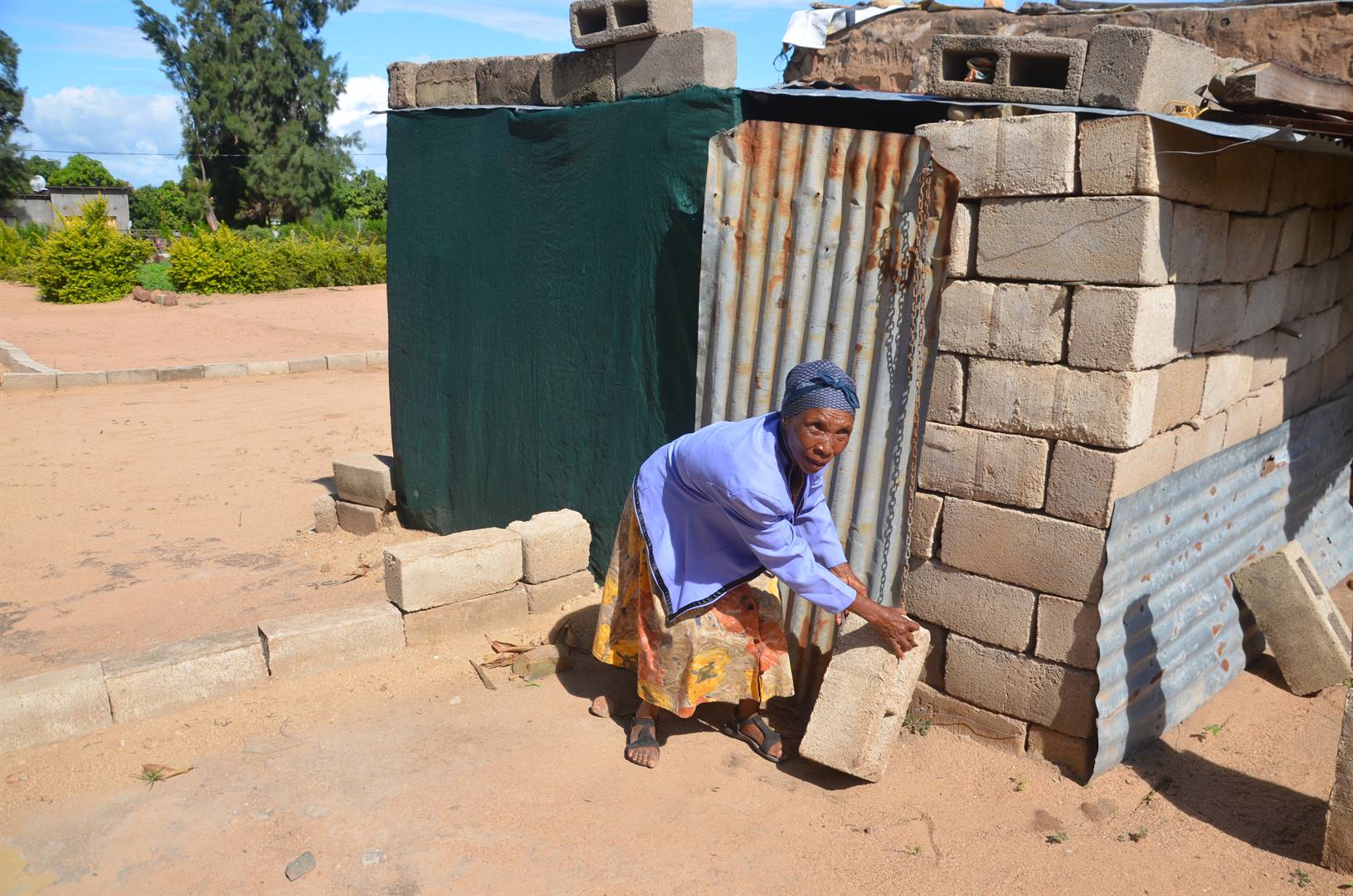 PICS: GOGO, BOYS SHARE 1 ROOM! | Daily Sun
