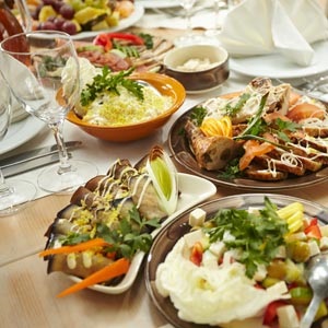 Top Tips For Hosting A Modern Day Dinner Party | Netwerk24