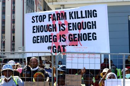 WATCH: GATVOL RESIDENTS VS COPS! | Daily Sun