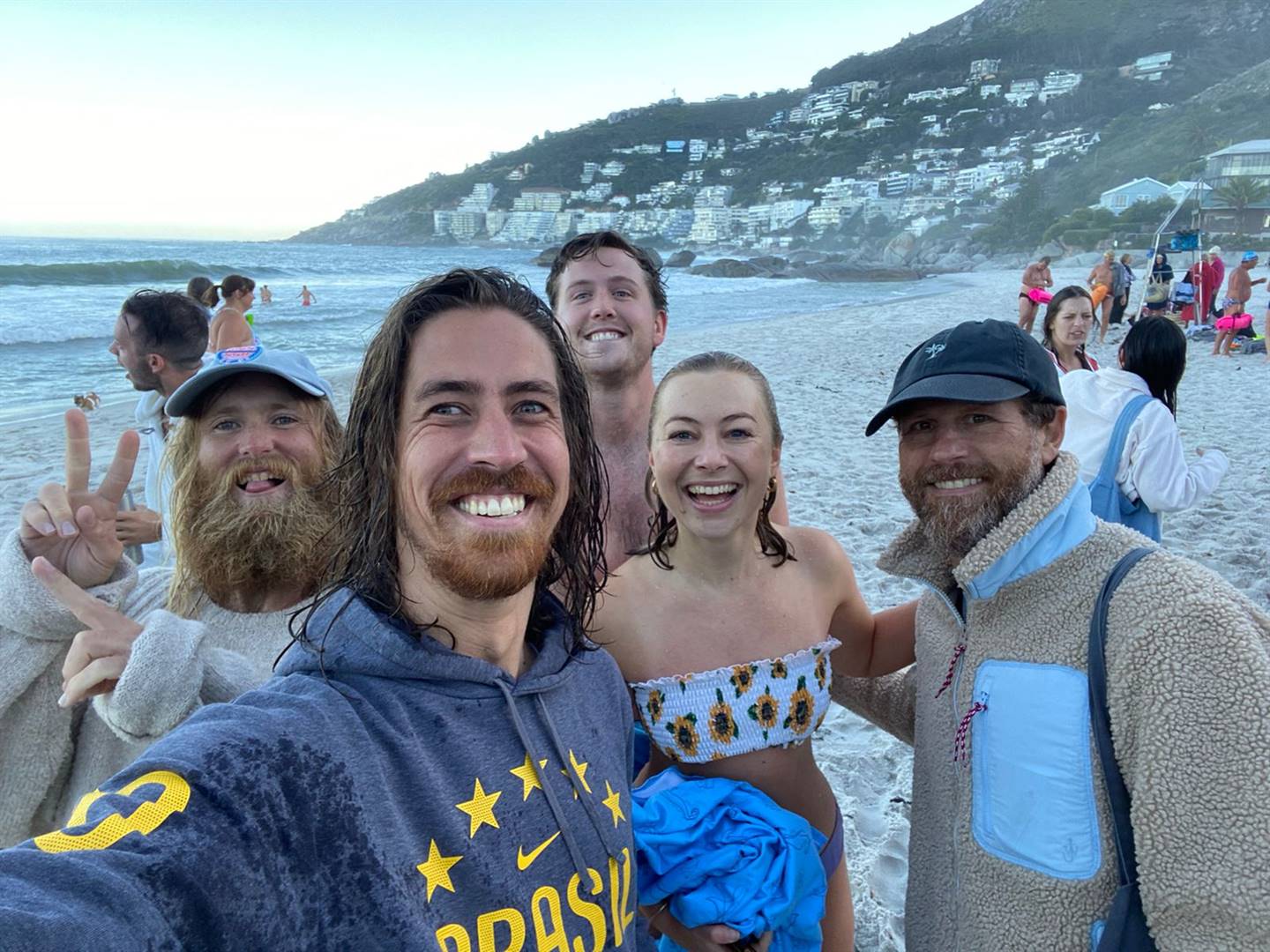 Man wat byna verdrink, vriende skenk reddingsboeie aan NSRI | Netwerk24