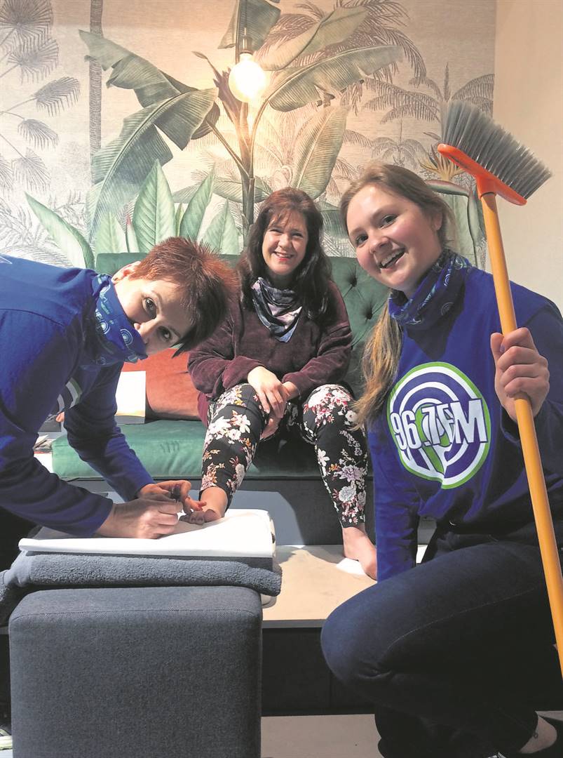 Ma’s en dogter goed bederf | Netwerk24