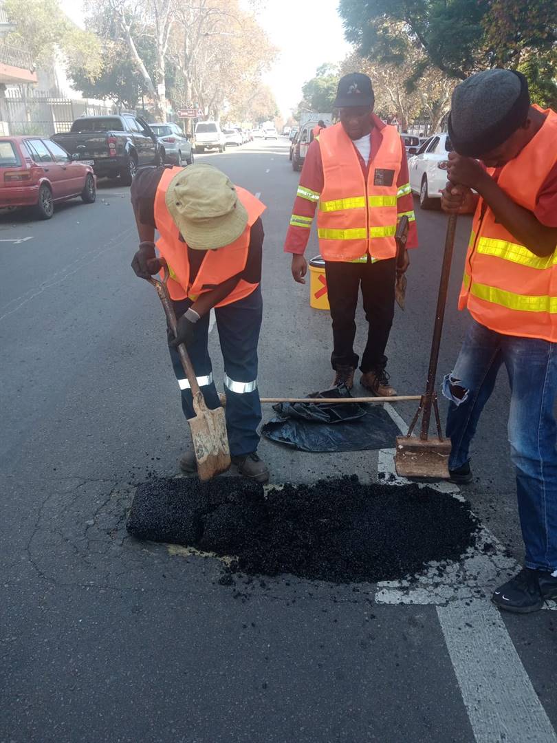 Mzansi’s pothole headache! | Daily Sun