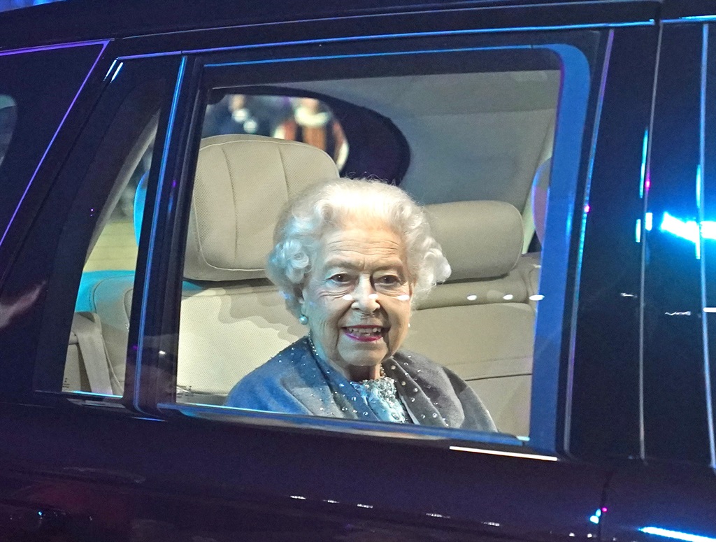 Koningin staande toegejuig by perdeskou | Netwerk24