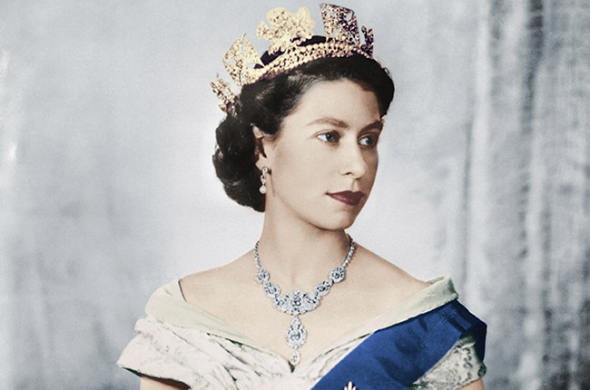 Nigerian artist Oluwole Omofemi gives 1955 portrait of Queen Elizabeth ...