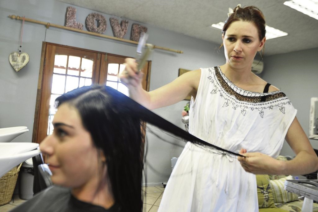 ’n Hof in Indië het beveel ’n haarsalon moet $271 000 (sowat R3,9 m ...