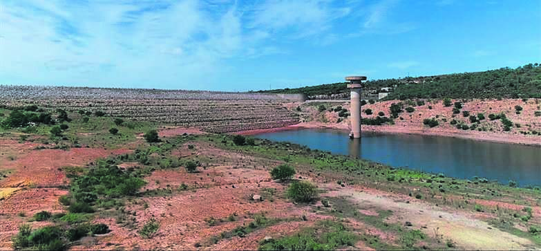 Impofu Dam barge decommissioned as levels are too low for extraction ...
