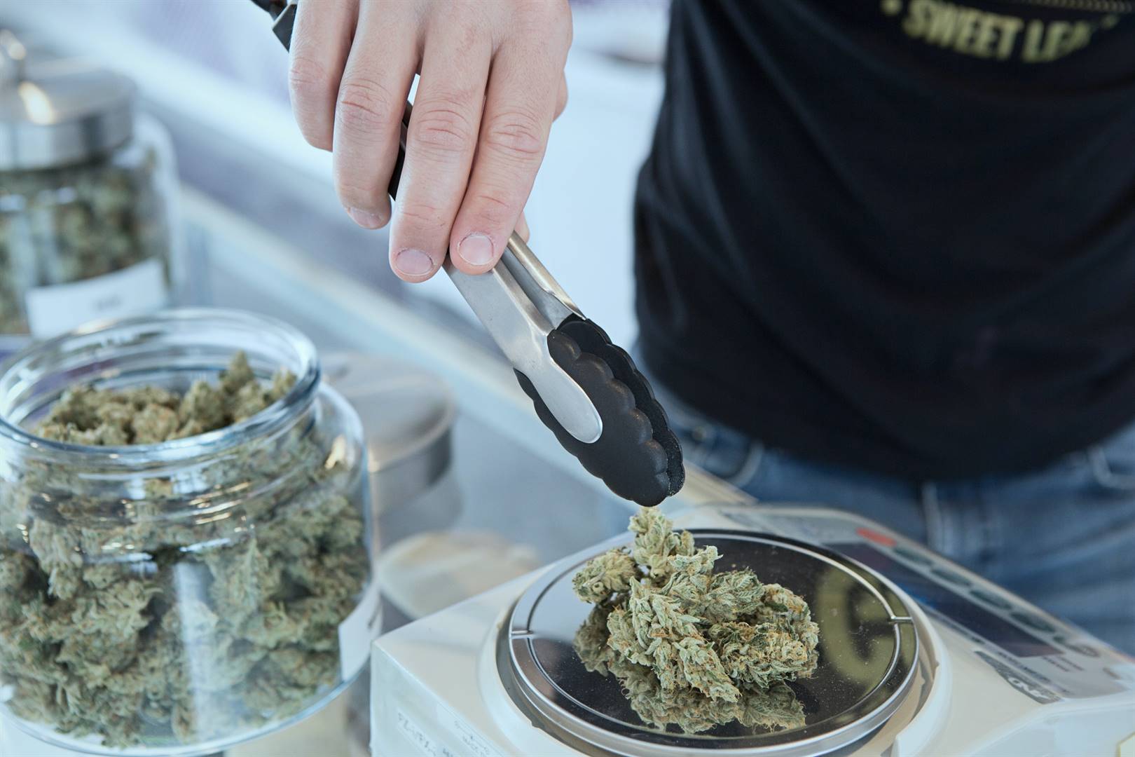 Chroniese pyn: Studie wil bepaal of dagga plek van pynpille kan inneem ...