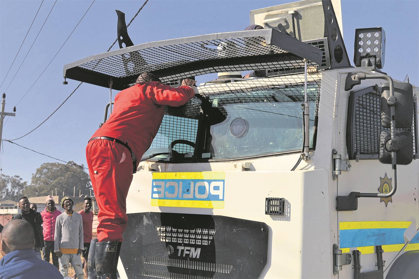 GATVOL RESIDENTS: Lights between midnight and 5am a pain | Daily Sun
