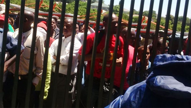 LIVE: Students barricade gates at UJ | News24