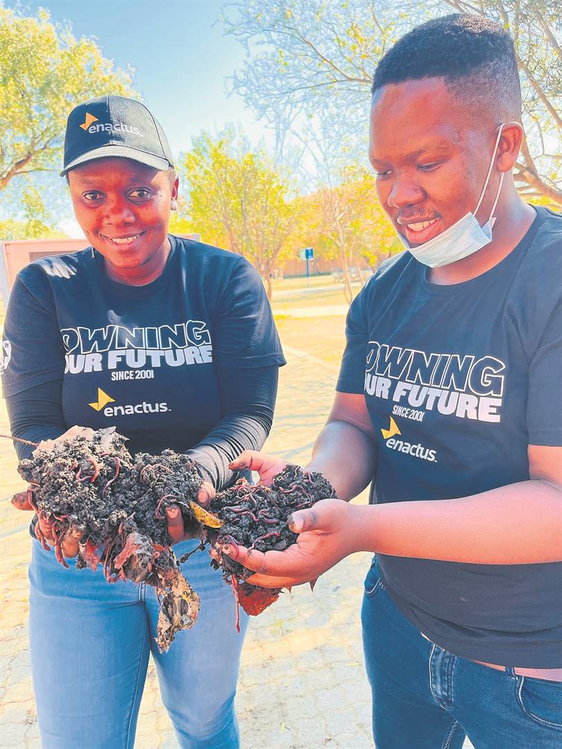 Students wiggle with worms for food security | Netwerk24