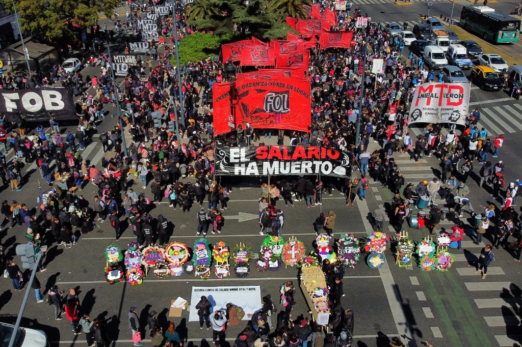'The paycheck has died': Argentine workers hold funeral for wages | News24