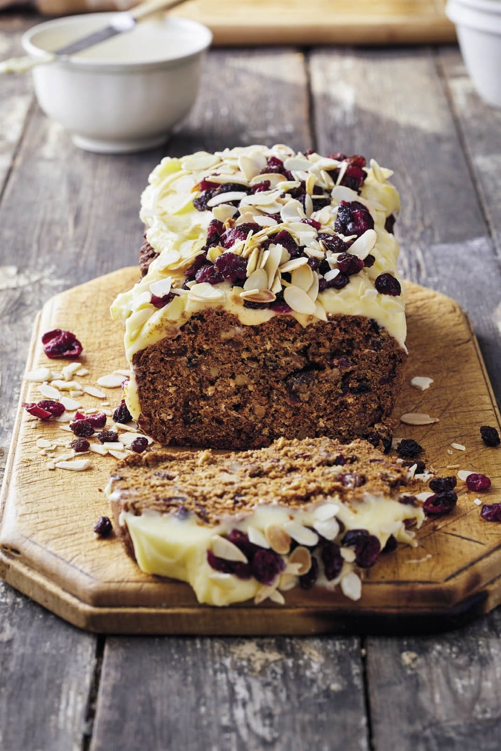 Dadelbroodjie met rosyntjies, bosbessies en vye | Landbou