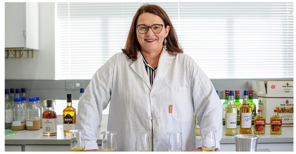 Boland-chemikus se lewe van skeinatklas tot brandwynvate: ‘Dis ’n kuns ...