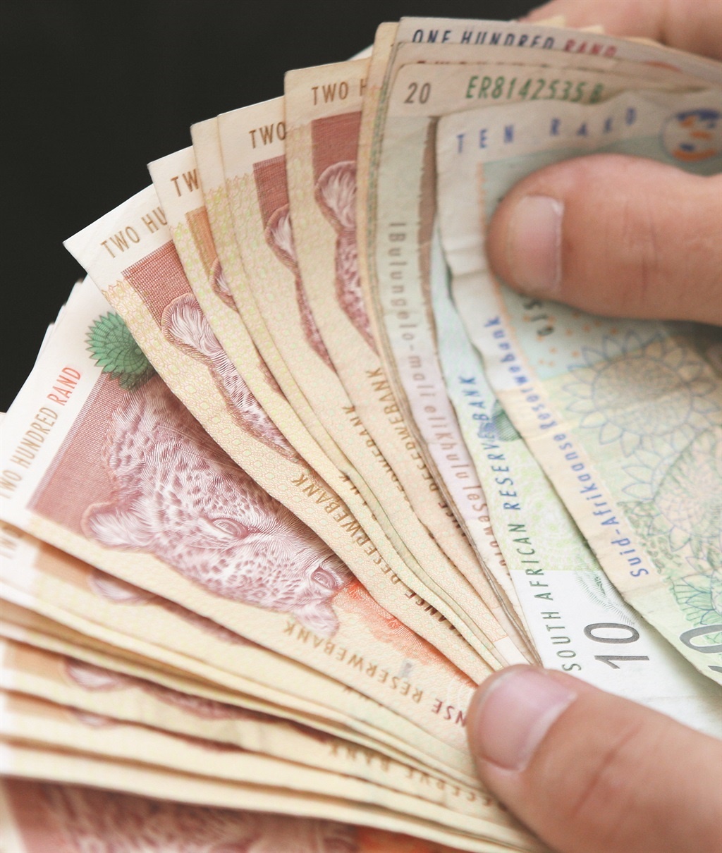 Nader die hof vir klein eise as jy sukkel om geld uit vriendin te kry | Son
