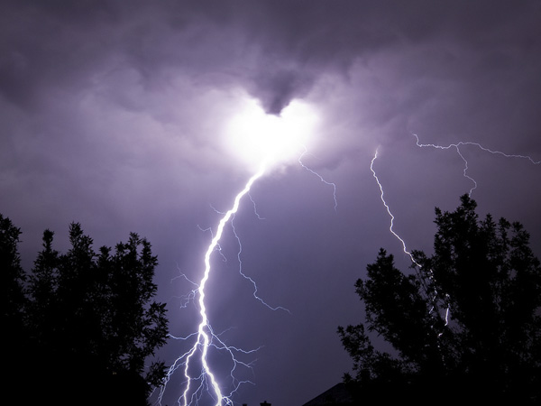Baba oorleef weerligslag | Netwerk24