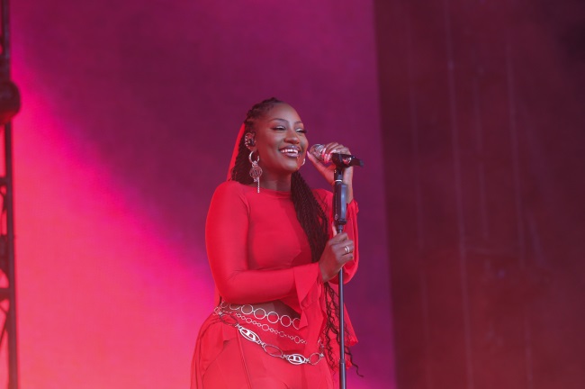 Tems, Zakes Bantwini and more rock at the 2023's DStv Delicious ...