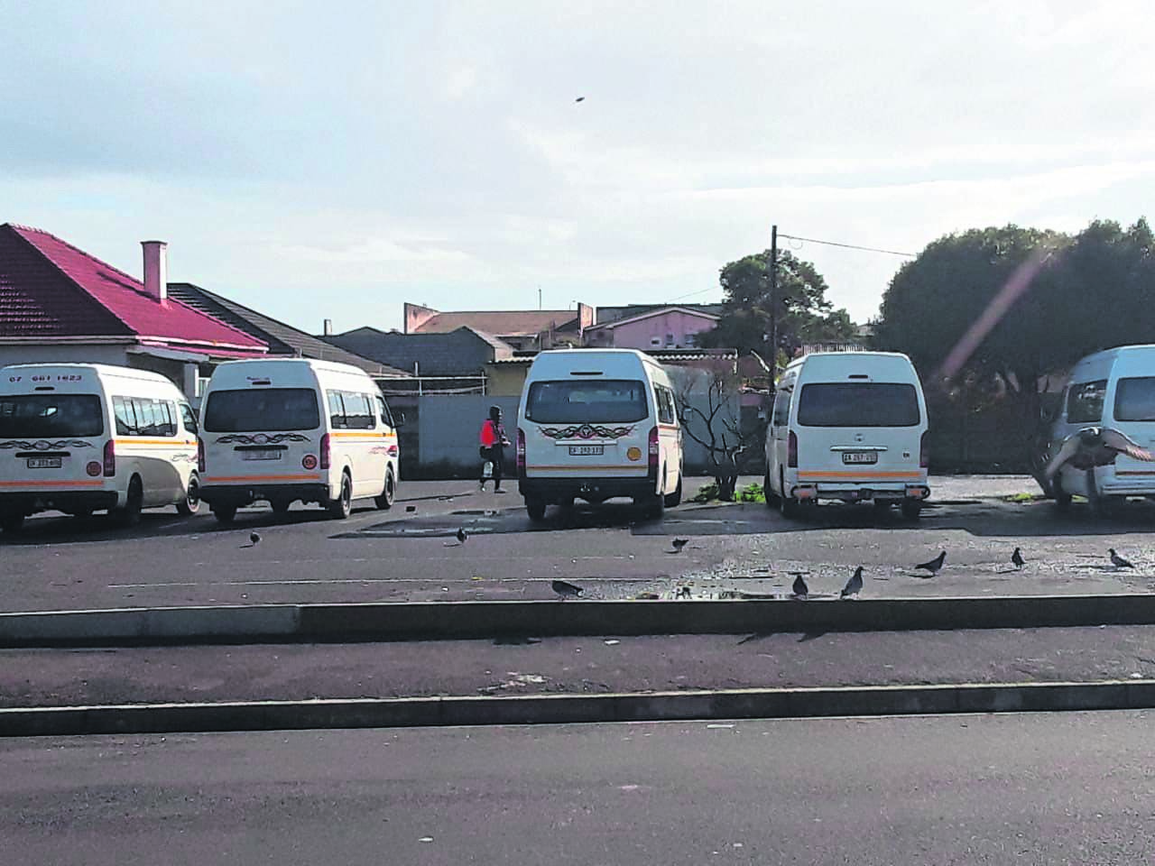Illegally parked cars, taxis reported | Netwerk24