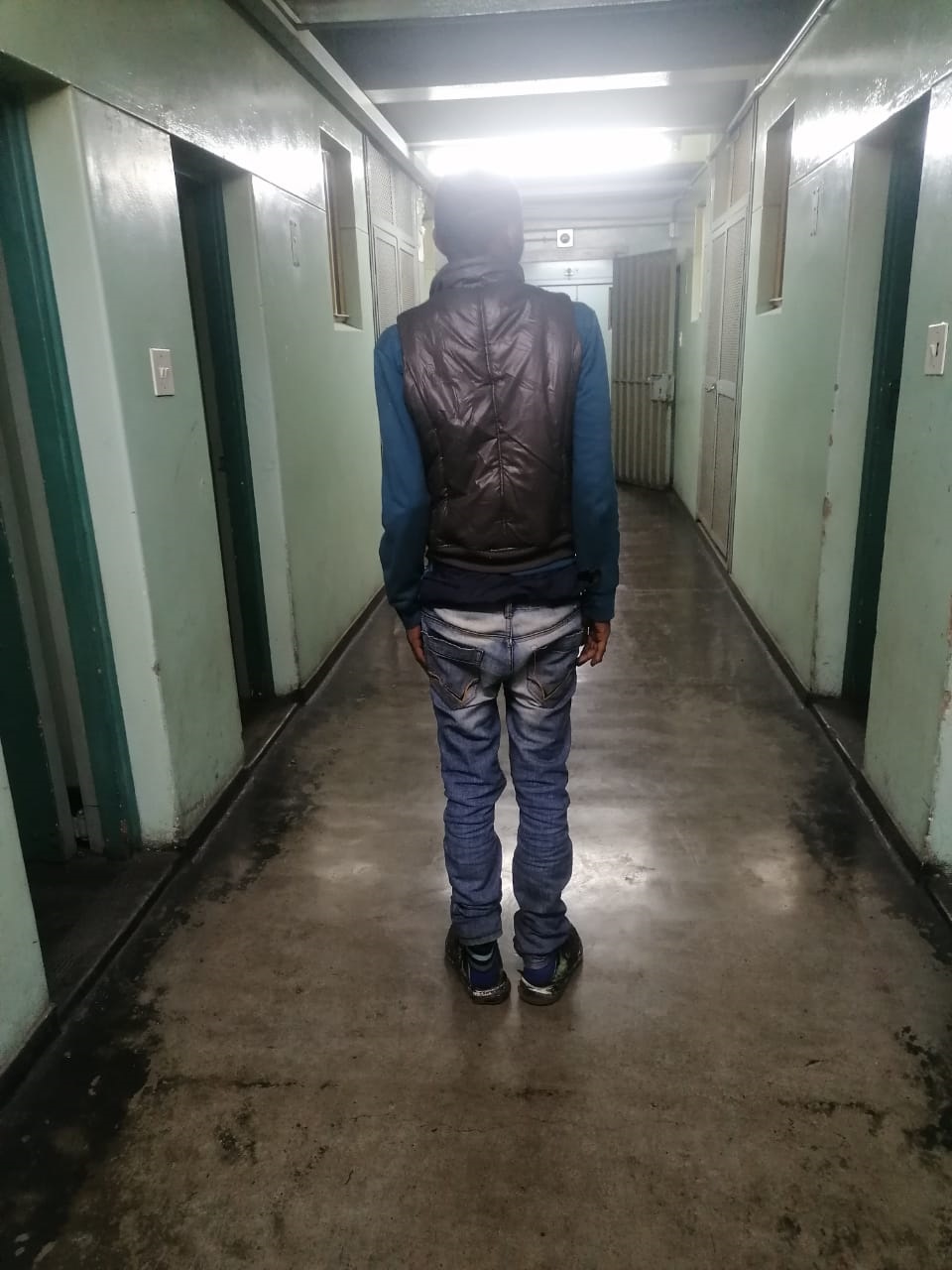Top cop busts cellphone snatcher! | Daily Sun