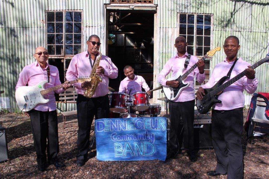 Plaaslike musikante maak buiging by Afri-Frans mark | Netwerk24
