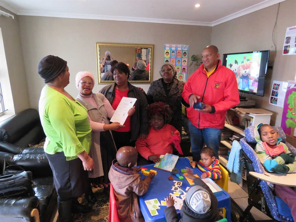 Vrou is verheug oor tehuis nie gaan sluit | Son