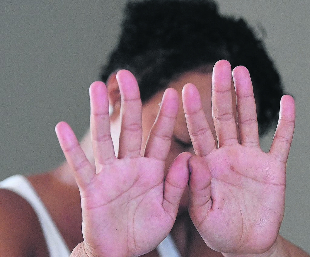 Uitgeken aan gips | Son