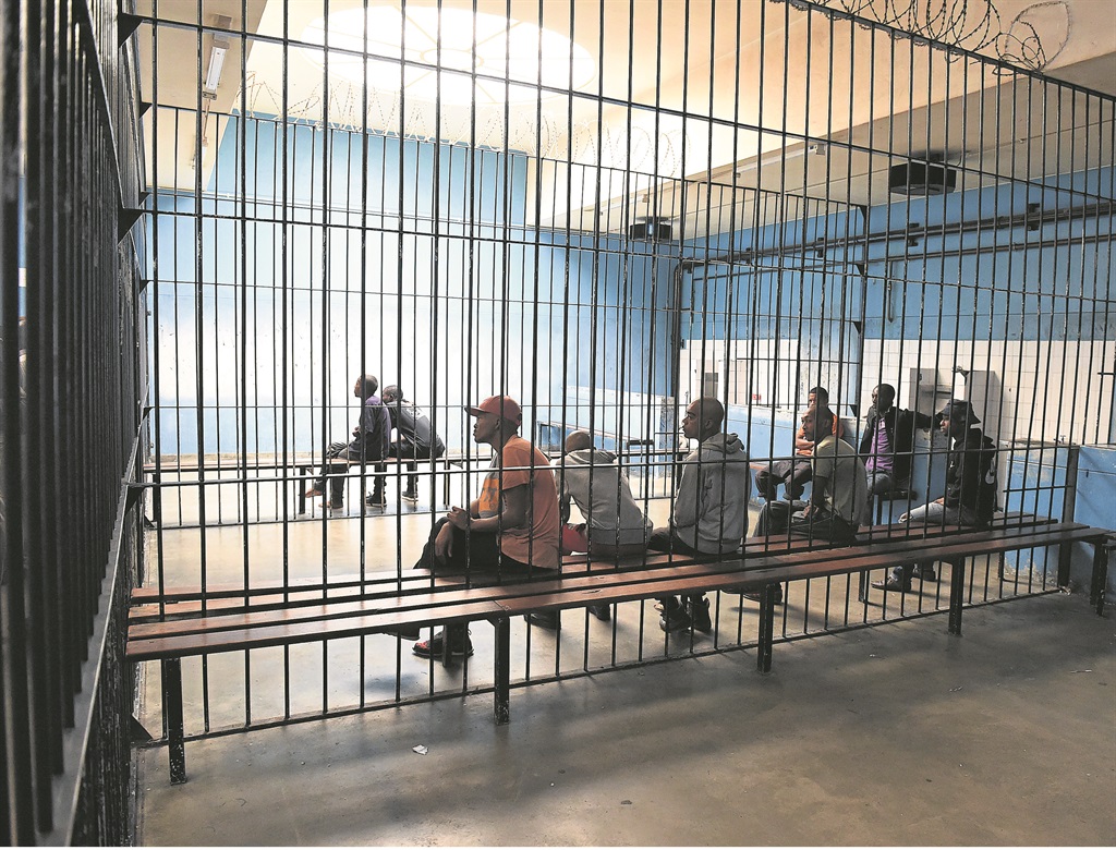 Inmates braak gal | Son