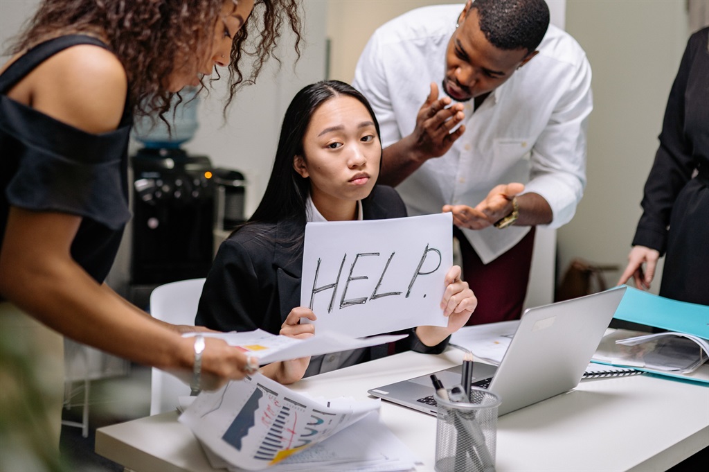 WATCH | 'Work is not meant to be fun' note at workplace goes viral | News24
