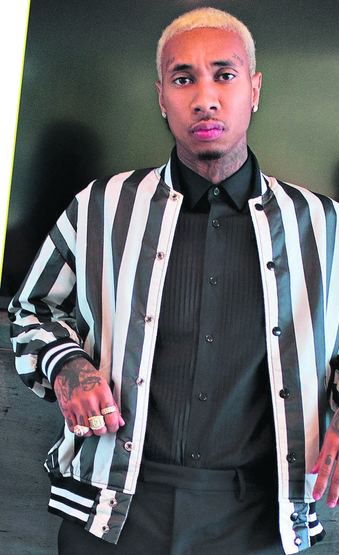 Tyga in sop oor sy rooi Ferrari | Son