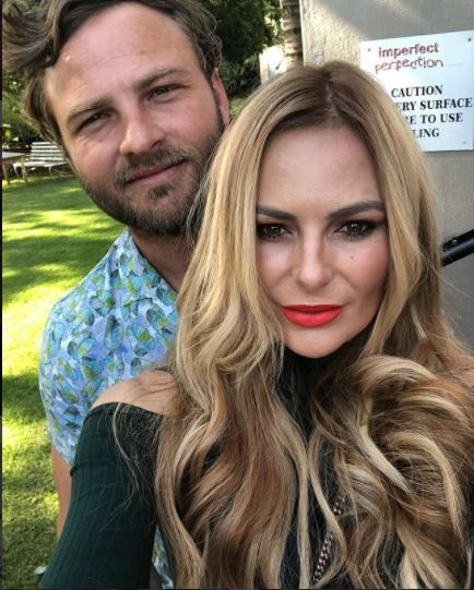 Te oulik! Karlien se Joe deel pragfoto van klein Elah | Huisgenoot